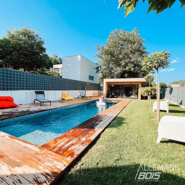 Découvrez nos pool houses en ossature bois sur mesure
